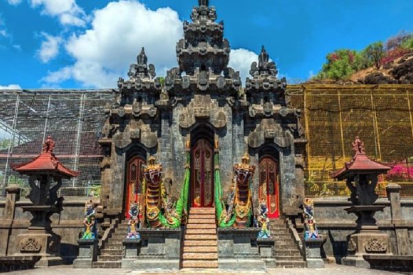 The Mystical Beauty of Pulaki Temple in Bali